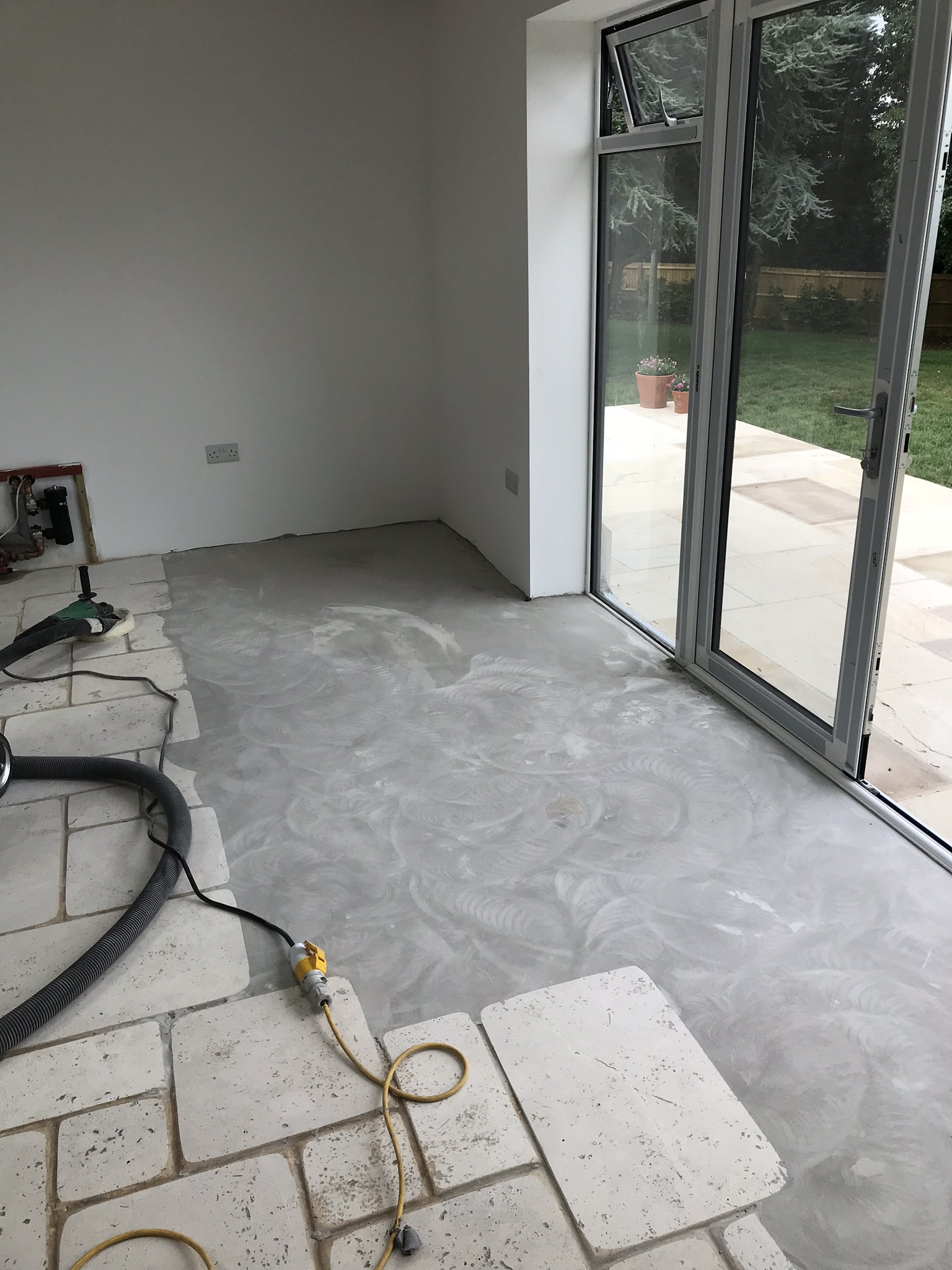 Epoxy self-levelling resin screed in white with gold and silver flakes ...